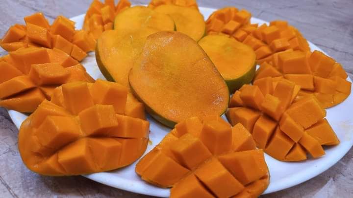 Fresh Mango, Color : Yellow, Certification : FSSAI Certified at Rs 60 ...